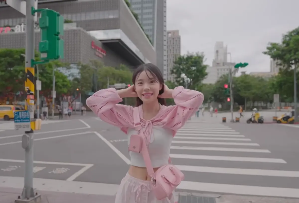 李多慧「零偽裝」現身信義區 首次搭捷運回頭率超高 | 娛樂 | NOWnews今日新聞