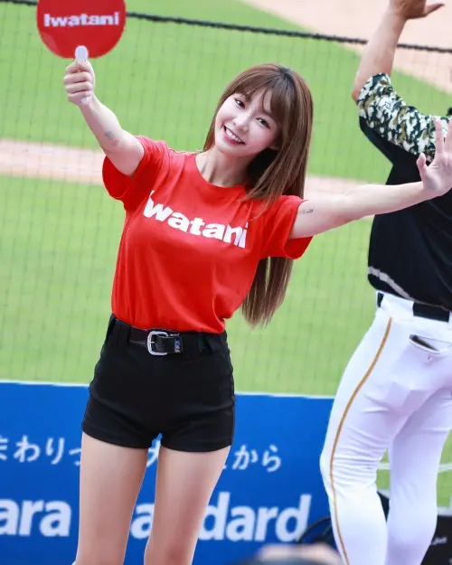 4啦啦隊女神今年傳退役！巫苡萱未來動向成謎 球場難見Yuri身影 | 娛樂 | NOWnews今日新聞