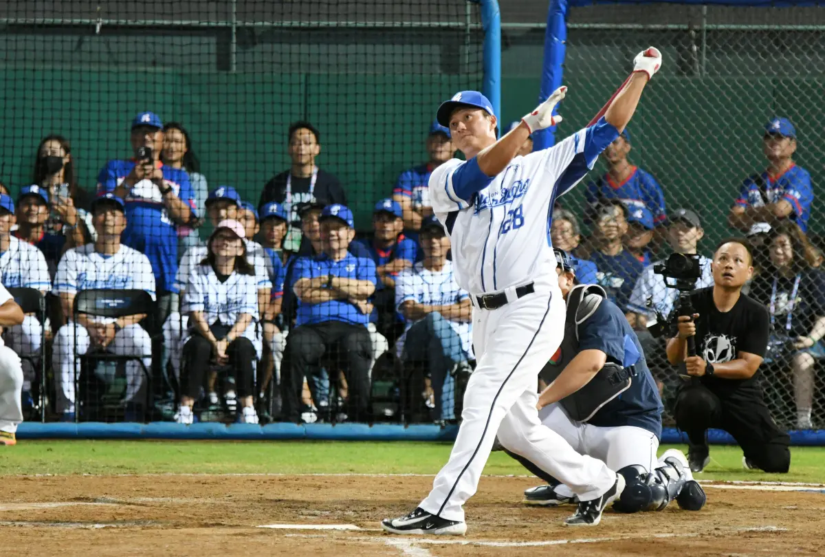 Gao Guohui's Training Guidance and Unique Striking Posture at Nippon ...