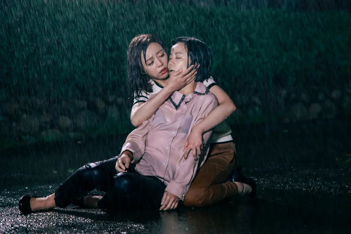 陳仙梅強碰「小犬颱風」擾亂8小時 勞碌命冷到沒知覺還摔車 | 火線辣星聞 | 娛樂 | NOWnews今日新聞