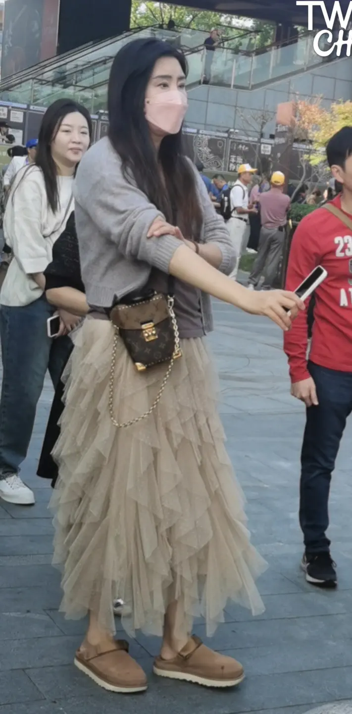 光站著不動就仙氣爆棚 王祖賢出遊被捕獲 | beanfun!