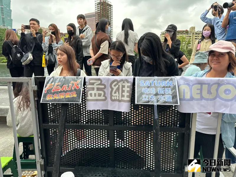 全場粉絲爆尖叫 原子少年FEniX、VERA帥炸 | beanfun!