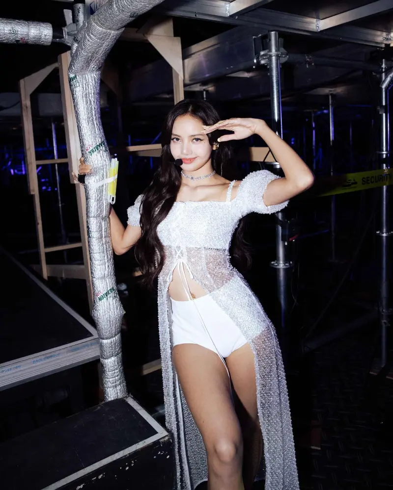 Lisa曬比基尼辣照露「大片玉背」 酸民緊抓瘋馬秀話題不放：脫上癮了 | 名人生活 | Babyou姊妹淘