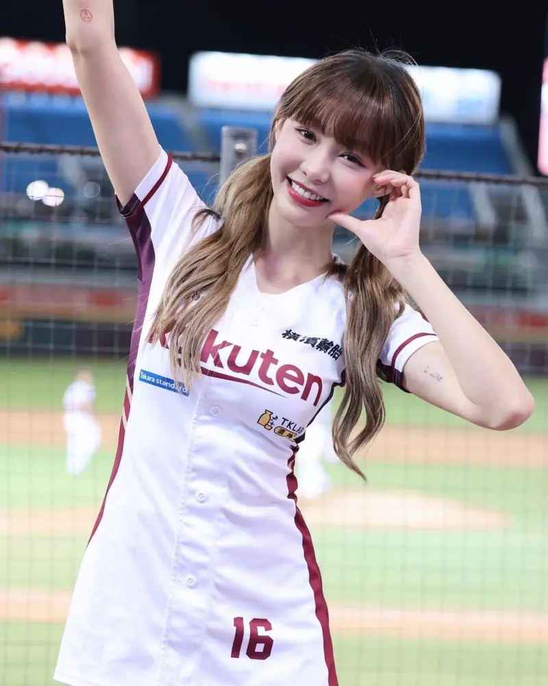 一轉身見大片膚色 陳怡叡「穿整套CK內衣」 | beanfun!