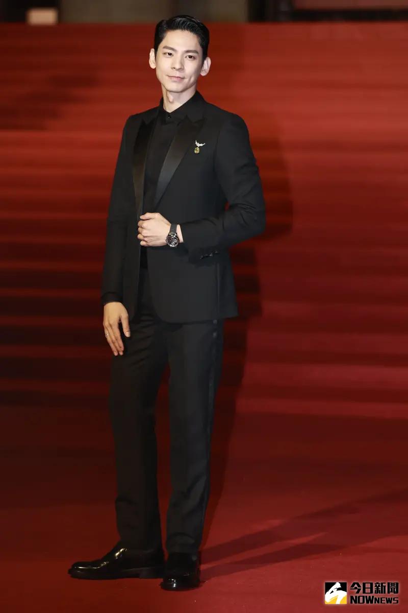 《鬼家人》CP來了！許光漢耍性感裡面沒穿 | beanfun!