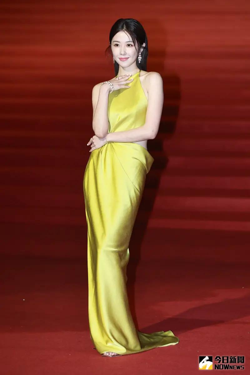 忘謝女友沒事啦！邵雨薇給吳慷仁愛的抱抱 | beanfun!