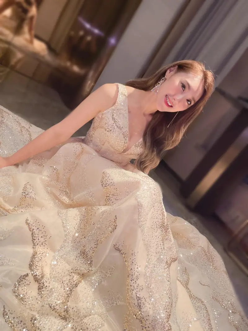 穿婚紗秀鴿子蛋大鑽戒 豬哥亮小女兒傳結婚 | beanfun!