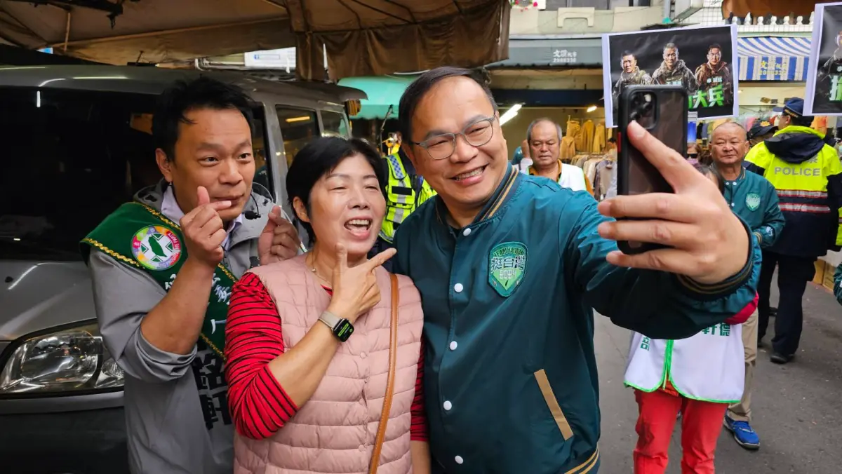 粉絲也瘋狂！謝龍介埔里PK王義川 被提醒莫忘「一生只督賴清德」 | 政治快訊 | 要聞 | NOWnews今日新聞