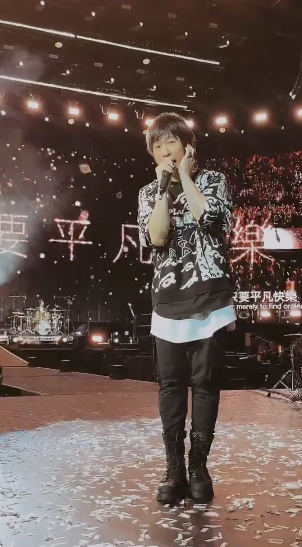 甩假唱疑雲！五月天阿信暴衝下台全場嗨翻 | beanfun!