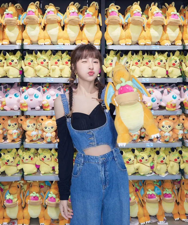 穿搭比快龍還要吸引人 峮峮現身寶可夢中心 | beanfun!