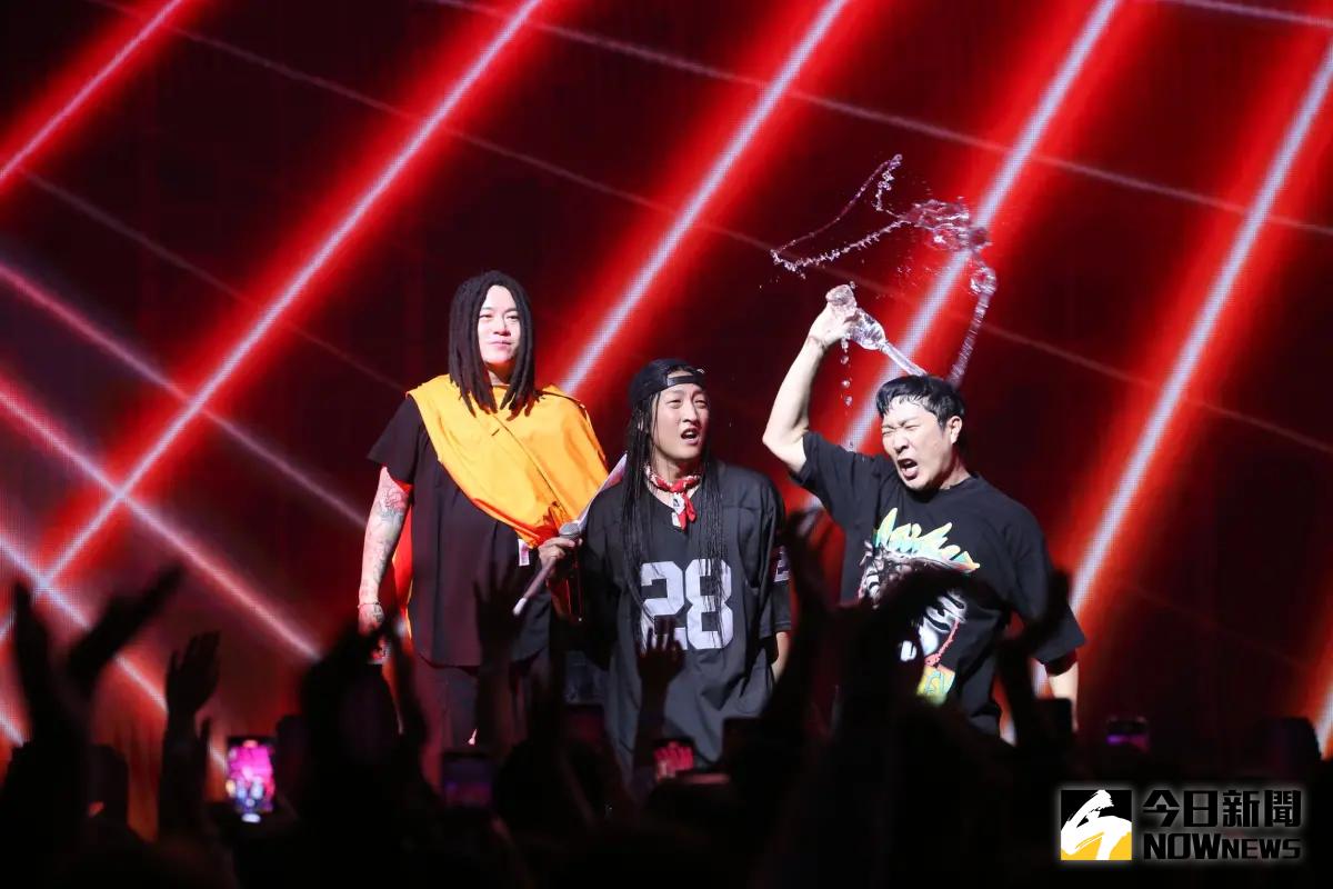 影音／《Running Man》Haha快閃台北濕身開唱！親民撩粉：我愛你 | 日韓 | 娛樂 | NOWnews今日新聞