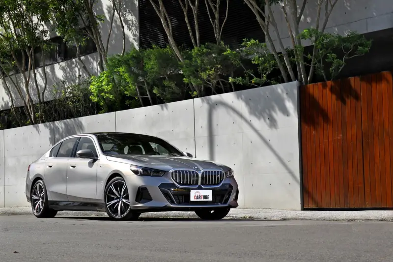 【試駕】靜如紳士 動如戰士，試過很難不愛上BMW i5 eDrive40 M Sport | 汽車鑑賞 | NOWnews今日新聞
