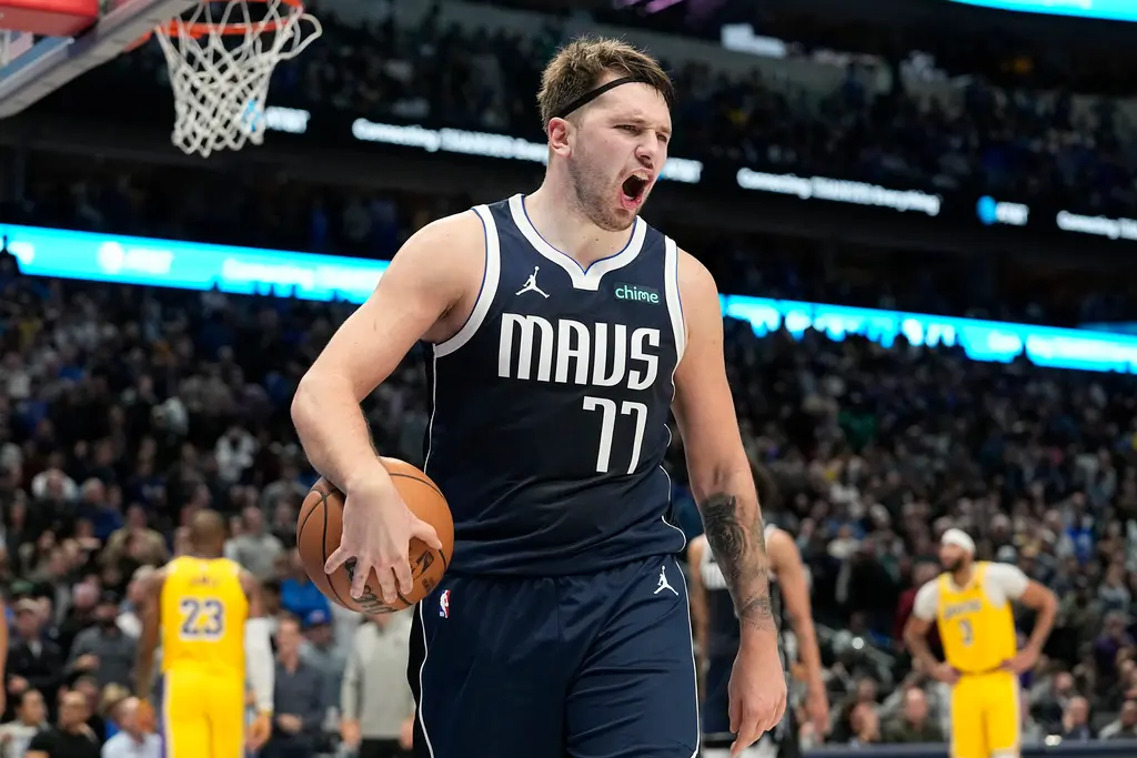 NBA／率獨行俠退湖人還不夠 Doncic「背後長眼睛」秀超狂傳球 | 運動 | NOWnews今日新聞
