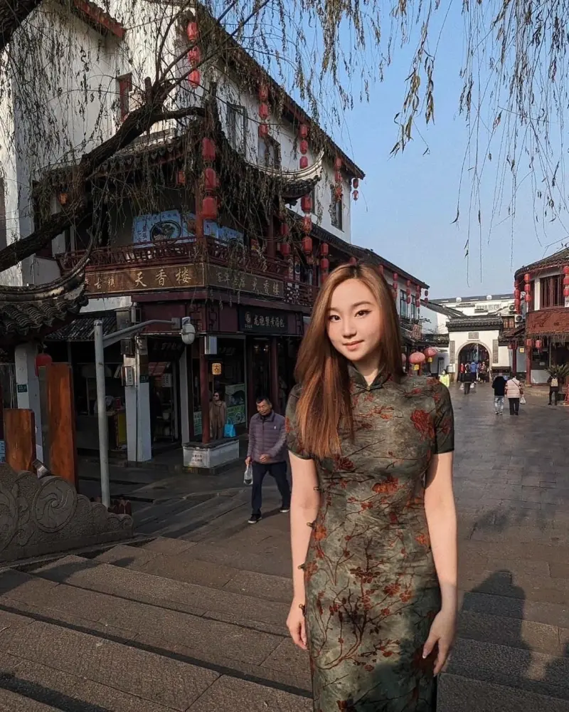 不畏8度低溫！岑永康愛女辣穿旗袍秀好身材 | beanfun!