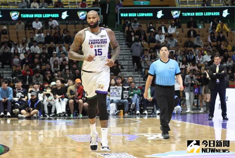 卡森斯首戰砍13分10板「雙十」 率雲豹贏球 | beanfun!