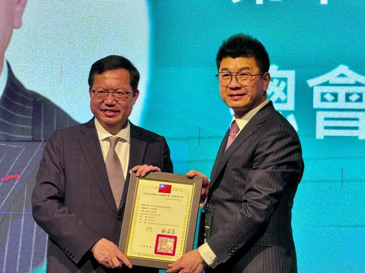 楊佳叡任全國補教總會長 代表捐贈總值2.5億元育苗專案 | 地方 | NOWnews今日新聞