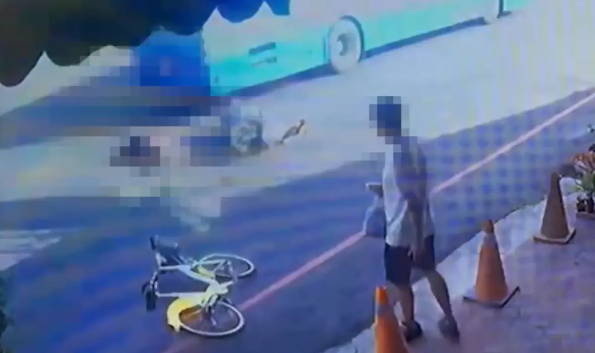 嘉義死亡車禍！機車疑追撞Ubike摔車道 女騎士遭遊覽車當場輾斃 | 社會 | NOWnews今日新聞