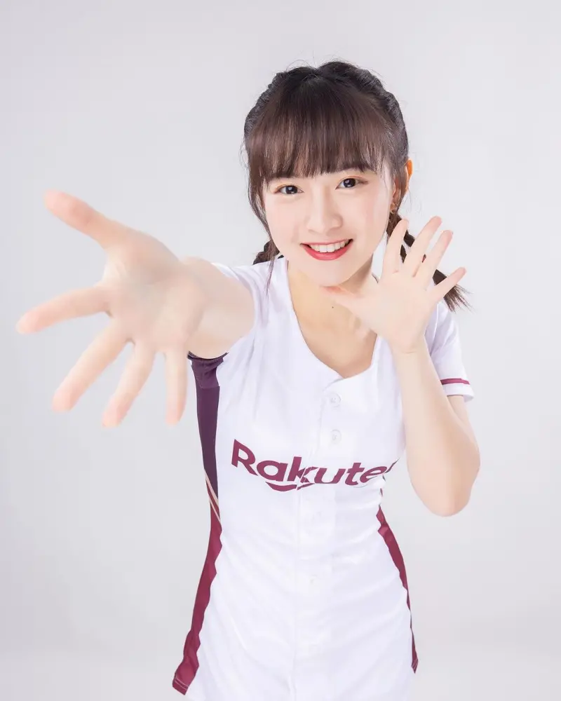 520放閃！王齊麟捧陳詩媛臉頰秀最萌身高差 | beanfun!