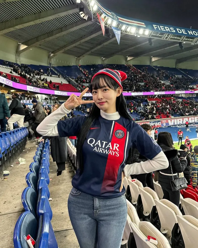 痛苦倒地緊急送醫 主播左臉被煙火砸中 | beanfun!