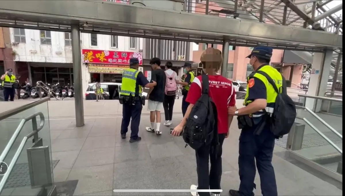 少年模仿外國跑酷攀爬捷運站體屋簷 下場GG了 | 地方 | NOWnews今日新聞