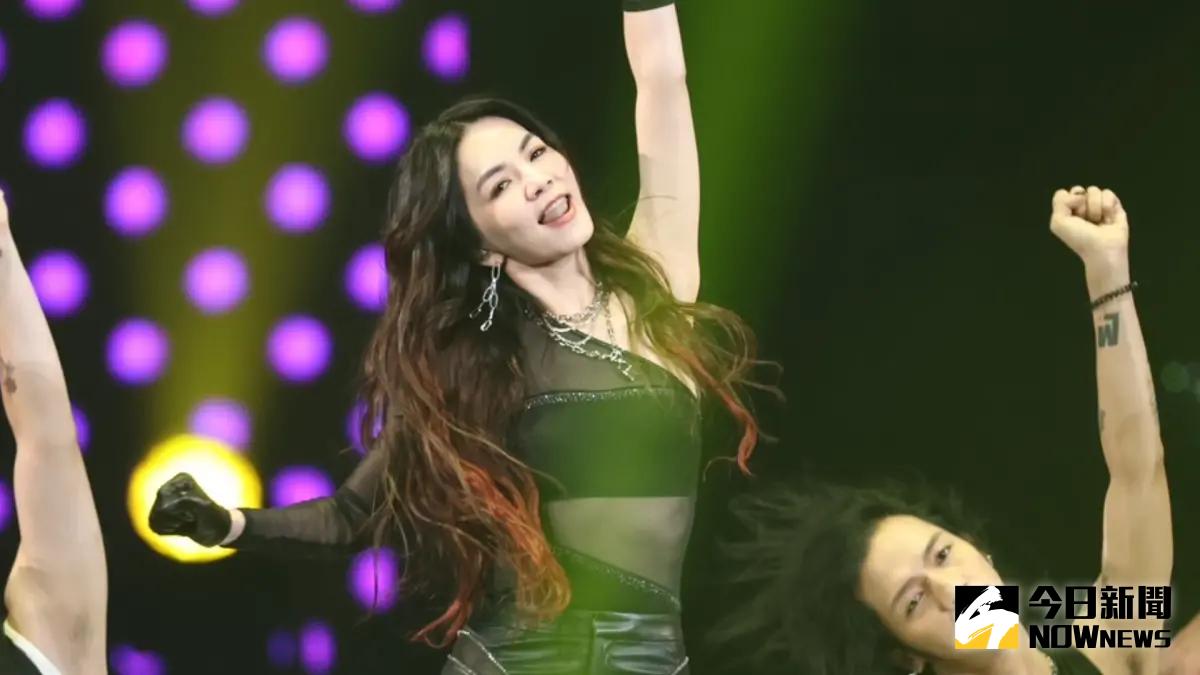 hito音樂獎／Ella陳嘉樺舞台全脫了！火辣穿搭長褲開到大腿根 | 音樂 | 娛樂 | NOWnews今日新聞