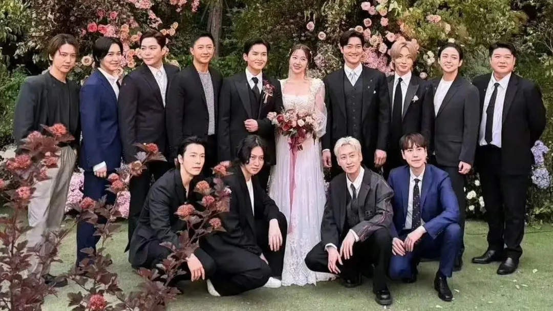 SJ團魂炸裂！厲旭大婚13名團員全到齊 韓庚強仁起範晟敏都來了 | 娛樂 | NOWnews今日新聞