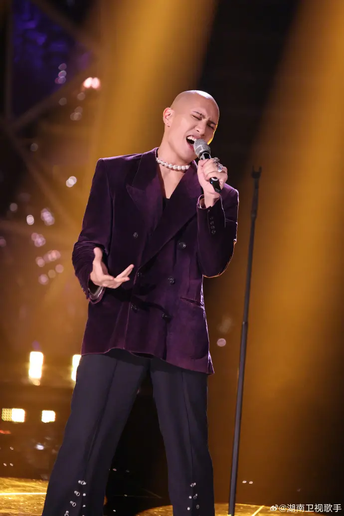 救場主持妙語連發 黃宣篡位《歌手》主持人 | beanfun!