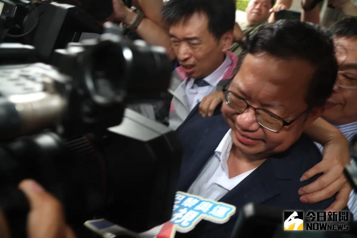 沒證據也要抹紅鍾明軒！粉專魔改486先生文狠酸：跟鄭文燦一樣臭 | 政治快訊 | 要聞 | NOWnews今日新聞