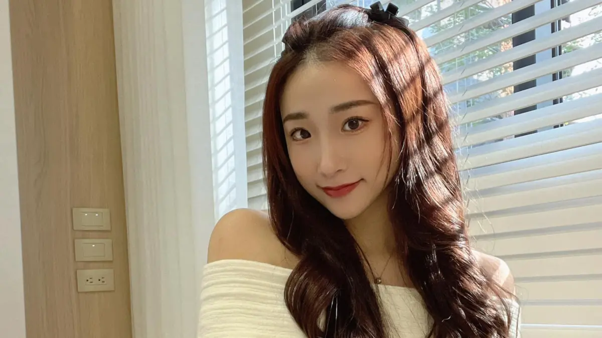 「國光女神」Una配偶欄變空白一片！3年婚姻突然告吹 粉絲嚇到了 | 娛樂 | NOWnews今日新聞