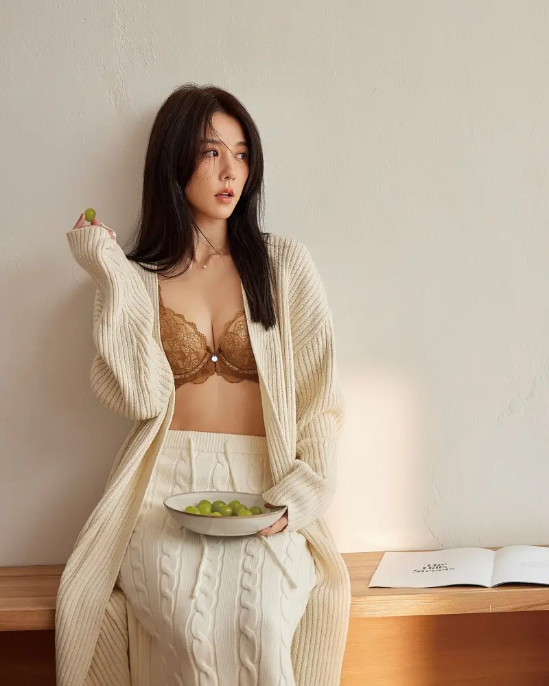 清一色男粉絲：超級扯 邵雨薇穿內衣吃葡萄 | beanfun!