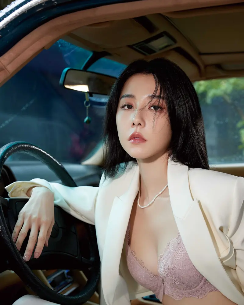 清一色男粉絲：超級扯 邵雨薇穿內衣吃葡萄 | beanfun!