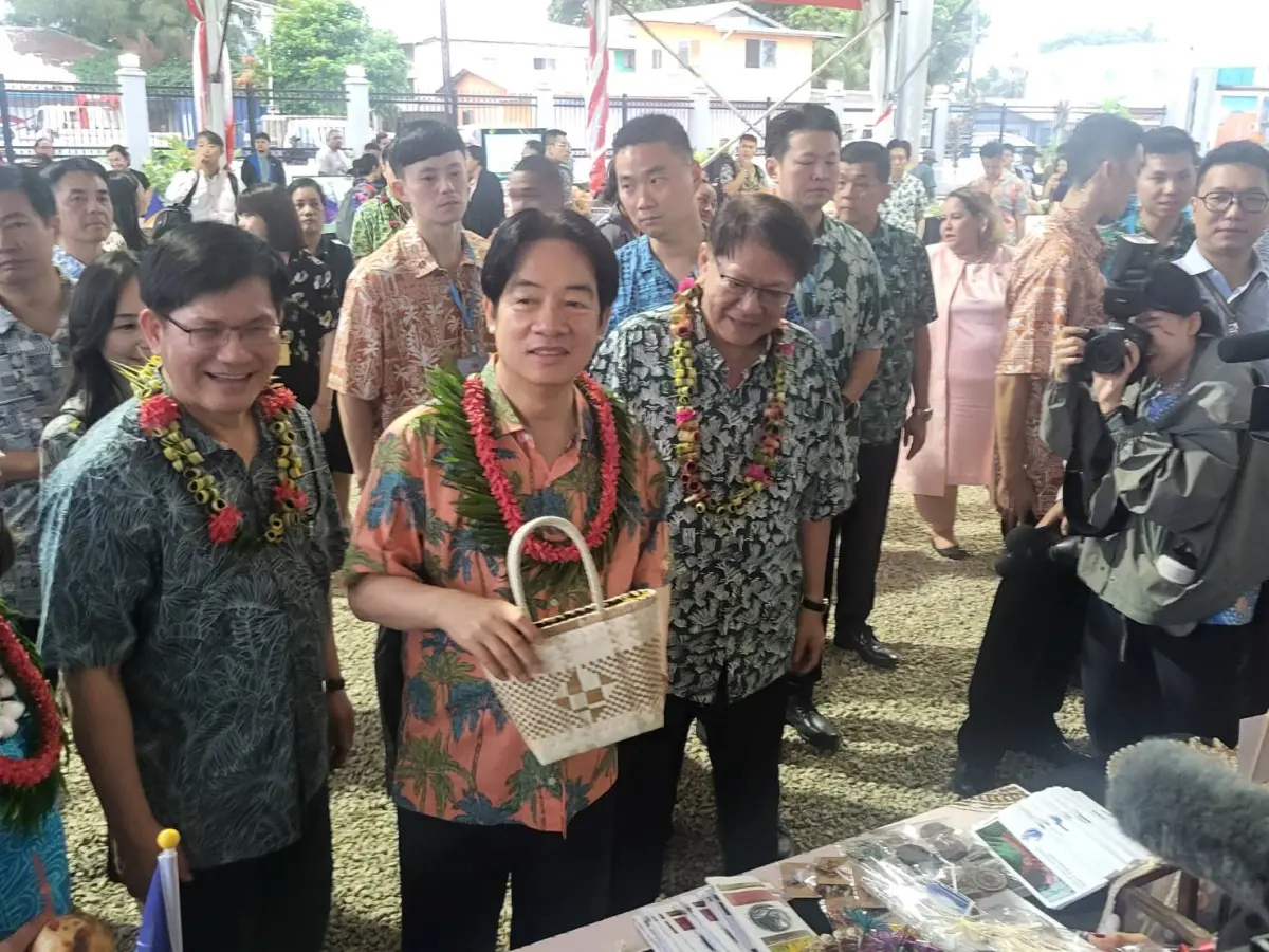 賴清德出訪／大逛駐馬國技術團市集！嗨喊送媒體手工藝品 | 政治快訊 | 要聞 | NOWnews今日新聞