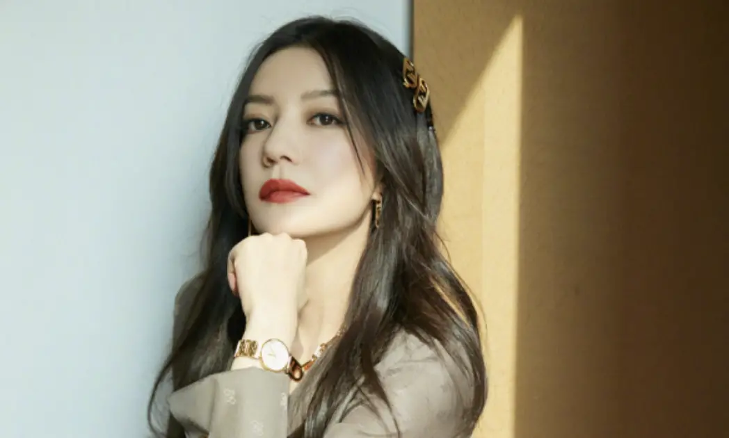 趙薇演小燕子爆紅！與富商老公涉空殼交易 2021遭中國無預警封殺 | 娛樂 | NOWnews今日新聞