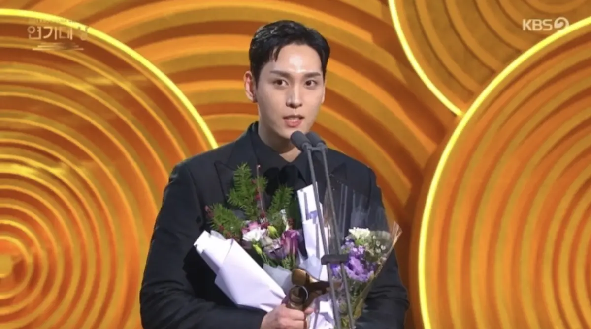 崔泰俊《KBS演技大賞》詞窮：但有個人不能忘、謝謝老婆朴信惠♥ | 娛樂 | NOWnews今日新聞