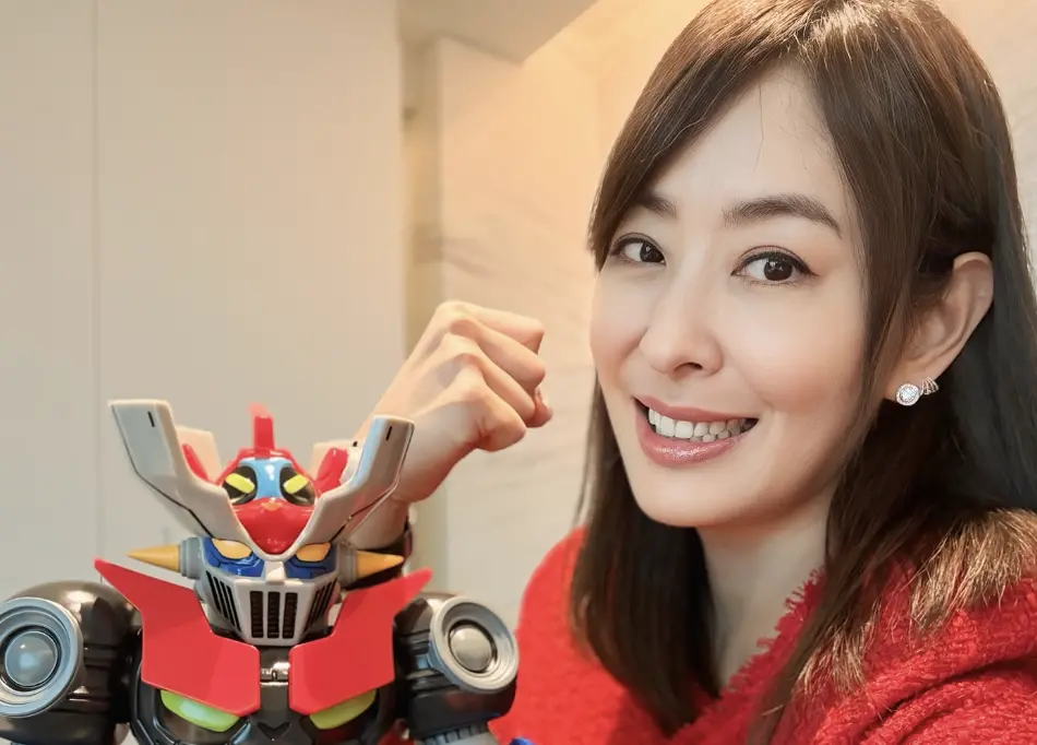 賈永婕重現北一女制服！激短百褶裙秀逆天美腿 粉驚：是高中生吧 | 娛樂 | NOWnews今日新聞