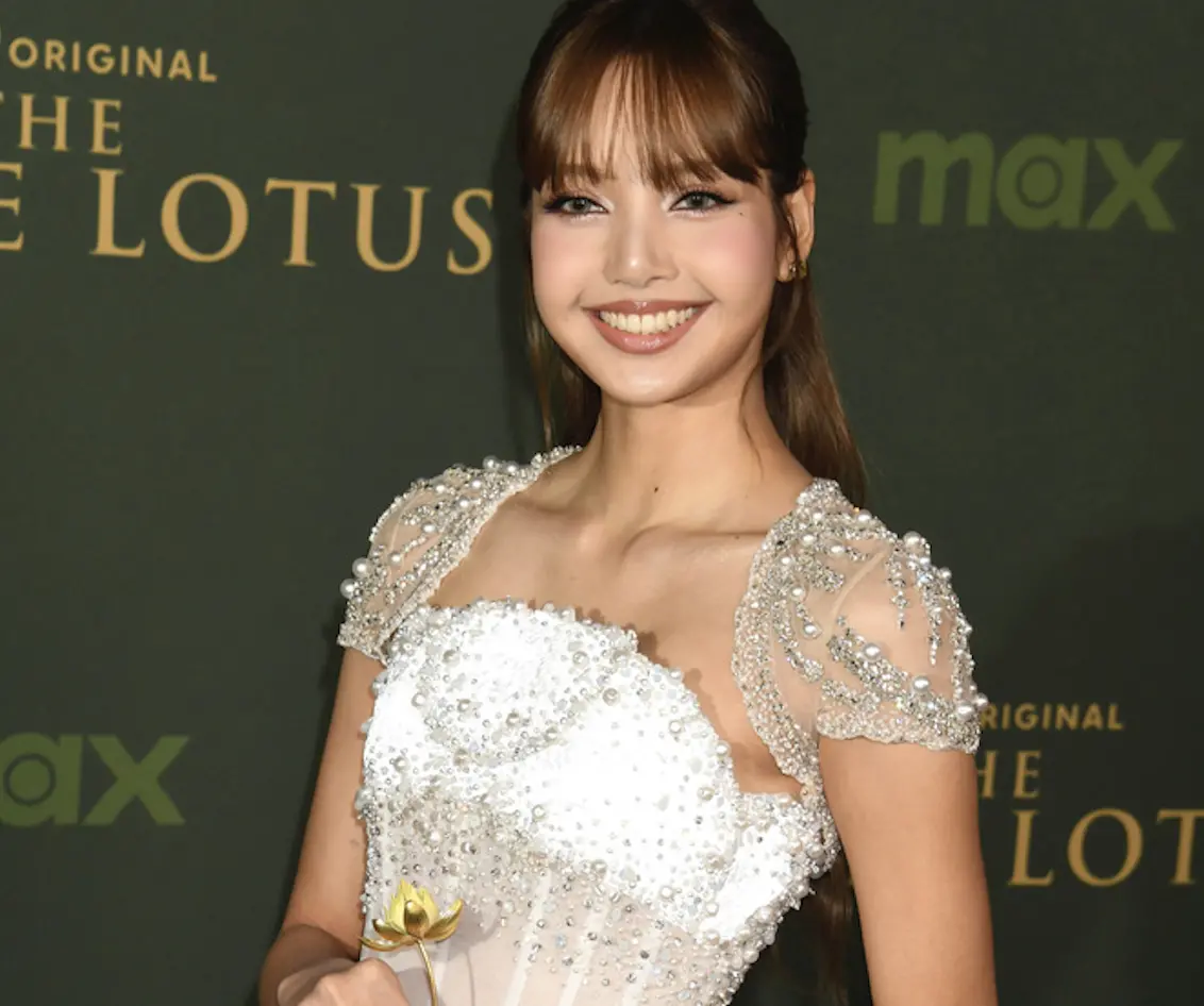 BLACKPINK Lisa《白蓮花大飯店》談甜蜜戀愛 氣場強大迷倒劇評人 | 娛樂 | NOWnews今日新聞