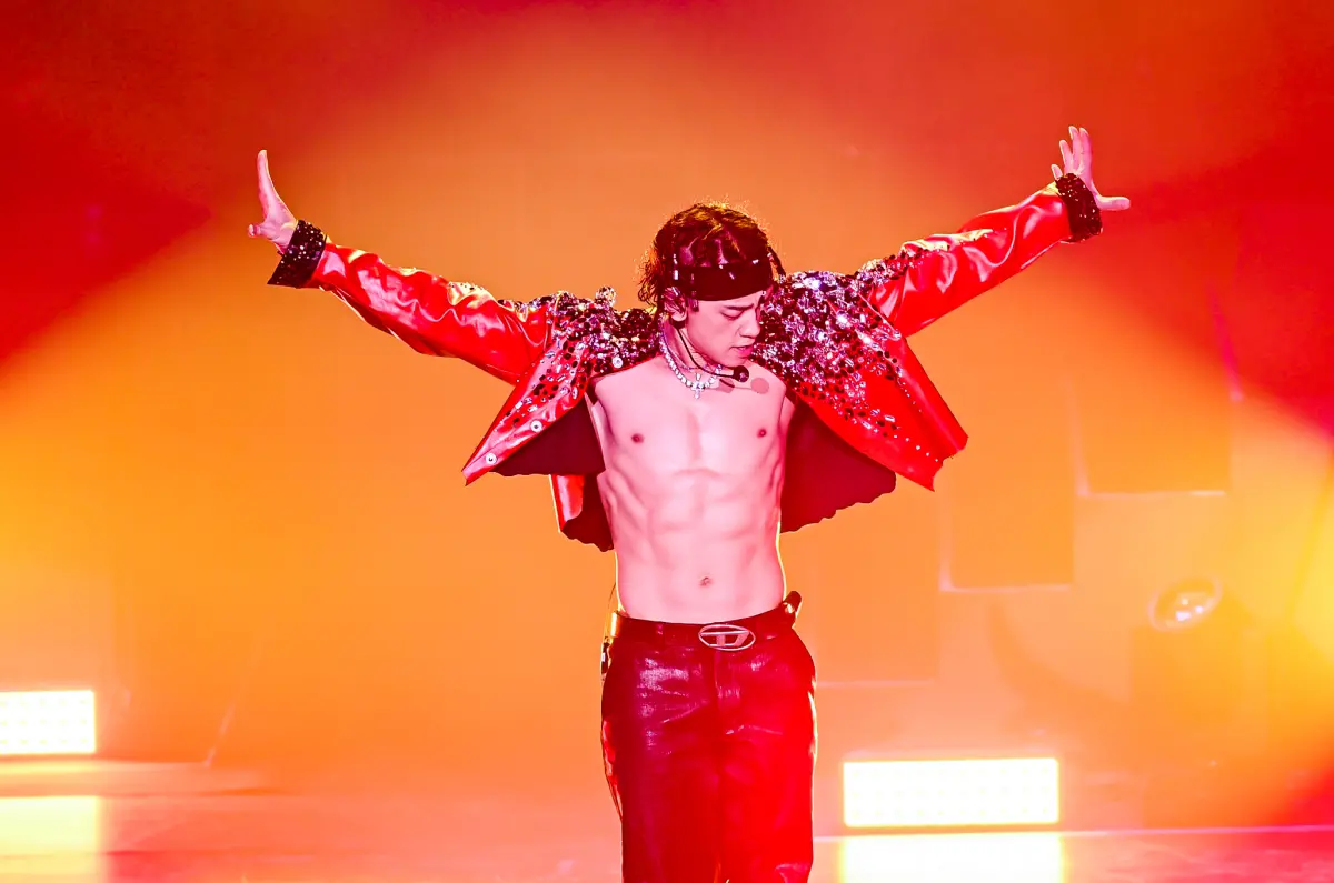 直擊／Rain現身高雄脫光HIGH喊：撕～啊！扭狗公腰5000人發瘋尖叫 | 娛樂 | NOWnews今日新聞