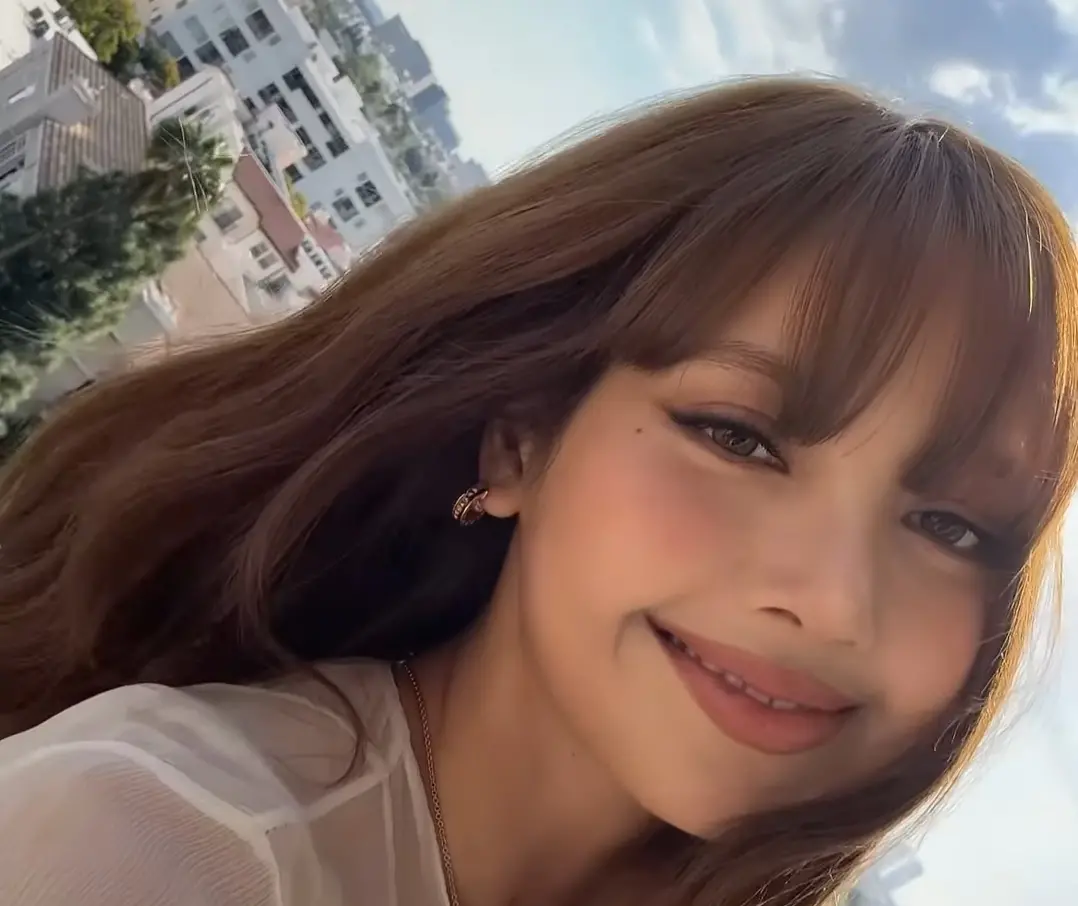 Lisa手機桌布外流「是世界首富三兒子」！粉絲崩潰：原來是戀愛腦 | 娛樂 | NOWnews今日新聞