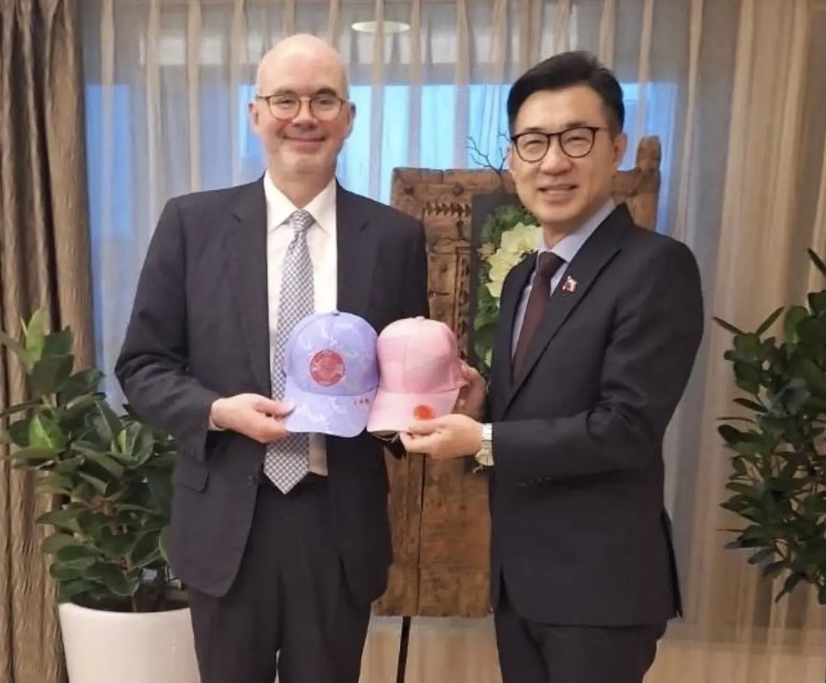 AIT遭出征只因1照片！網友質疑「這樣好嗎」 江啟臣：尊重AIT | 政治快訊 | 要聞 | NOWnews今日新聞