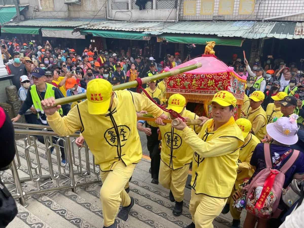 白沙屯媽祖粉紅超跑到哪裡？「直播、GPS定位、臉書」連結一次收 | 3C車市 | 生活 | NOWnews今日新聞