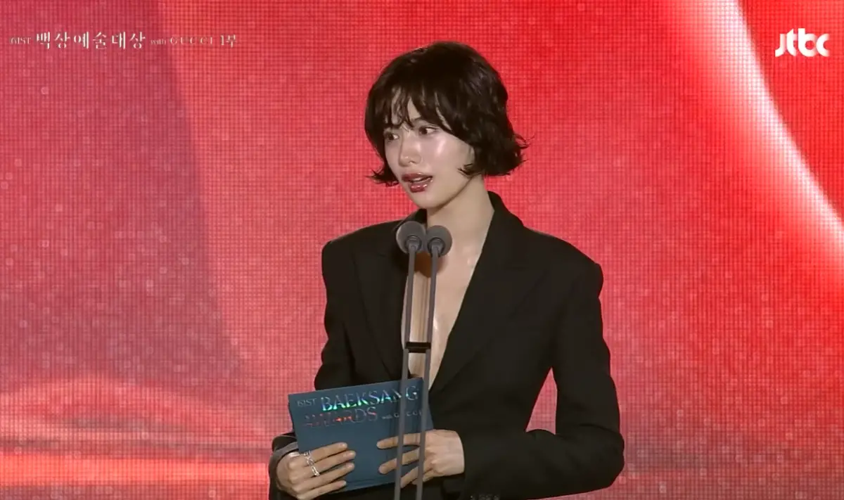 百想／「全球最美臉蛋」Nana頒獎中空登台！西裝外套裡面沒穿辣翻 | 娛樂 | NOWnews今日新聞