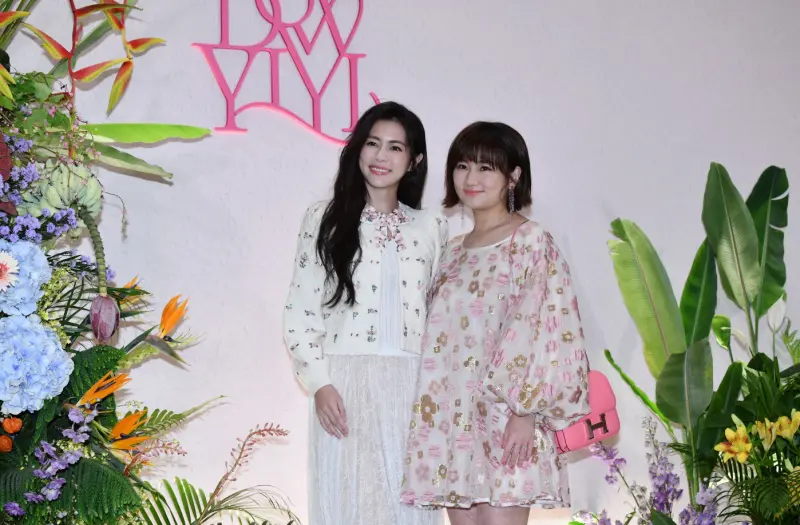 Selina參加納豆婚禮「化妝就在哭」 任容萱喊：依依永遠是對的！ | 娛樂 | NOWnews今日新聞