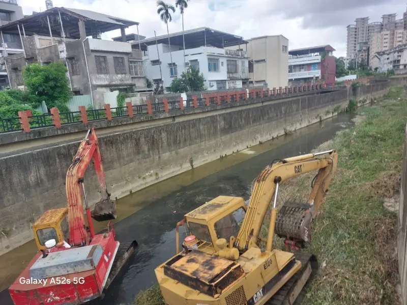 加強防汛 清疏作業不停歇 高市府清疏長度近3000公里 | 地方 | NOWnews今日新聞