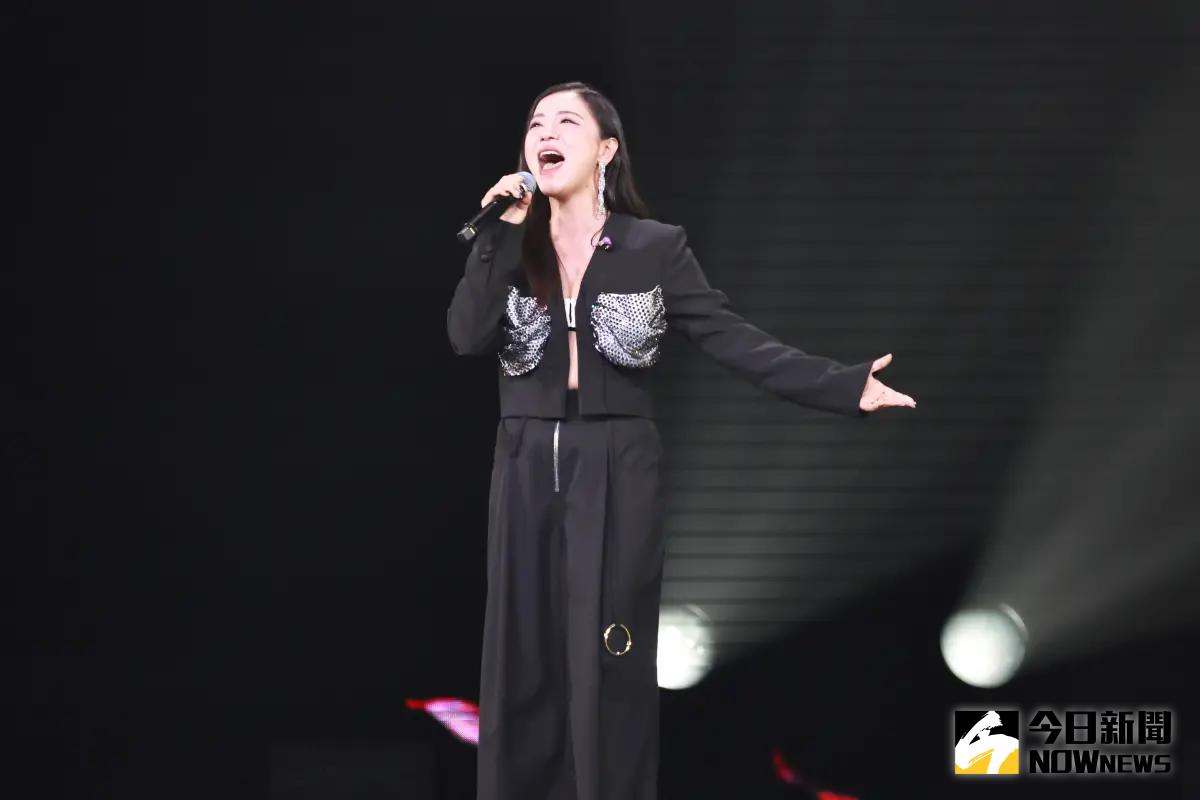 hito／丁噹深V辣翻天！《下一站幸福》2神曲掀回憶殺 萬人爆雞皮 | 娛樂 | NOWnews今日新聞