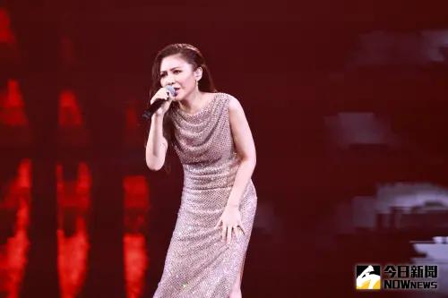 hito／艾怡良剛唱2句出狀況！「忘詞表情尷尬播出」：對不起大家 | 娛樂 | NOWnews今日新聞