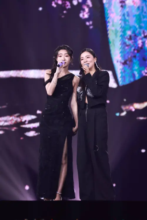 hito／丁噹深V辣翻天！《下一站幸福》2神曲掀回憶殺 萬人爆雞皮 | 娛樂 | NOWnews今日新聞