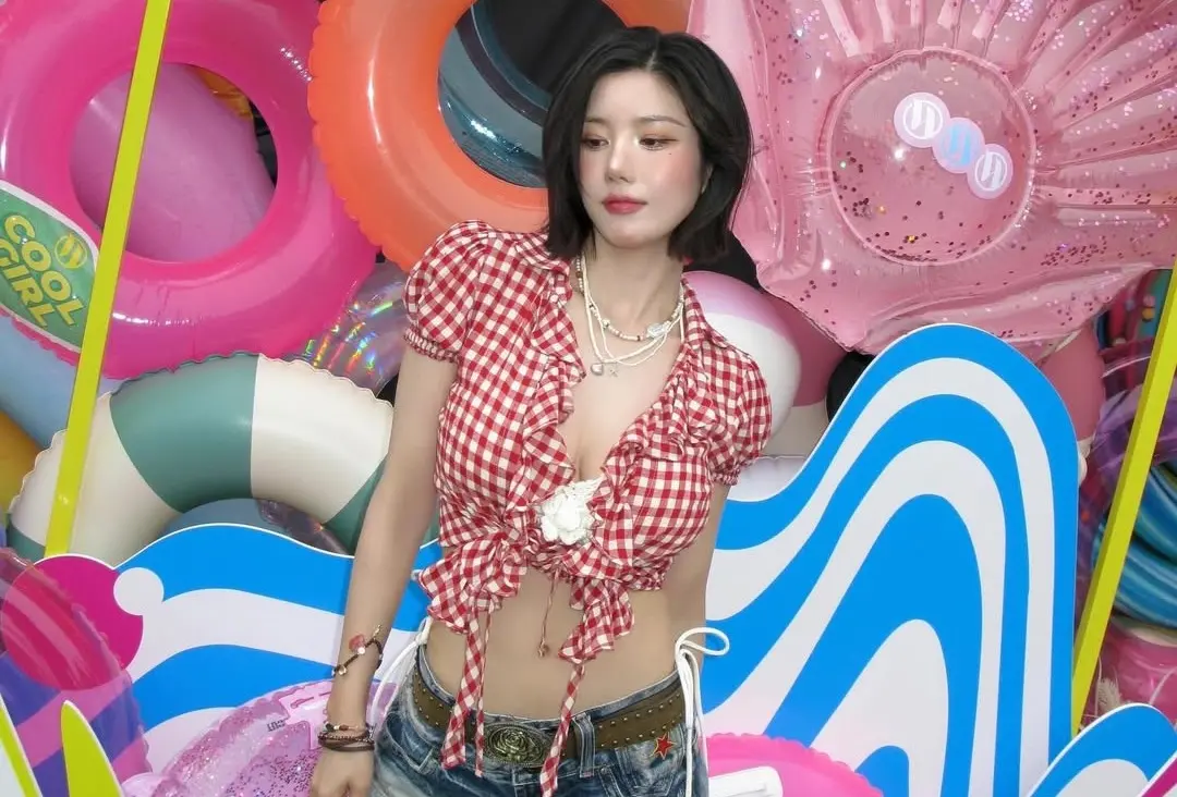 權恩妃Waterbomb遭影評人批不性感！粉絲暴怒 頑童小春也來護航 | 娛樂 | NOWnews今日新聞