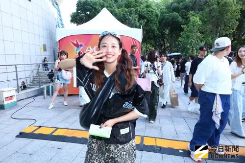 獨家直擊／台灣第8站最特別！GD爸爸飛來挺兒子 小巨蛋低調陪伴 | 娛樂 | NOWnews今日新聞