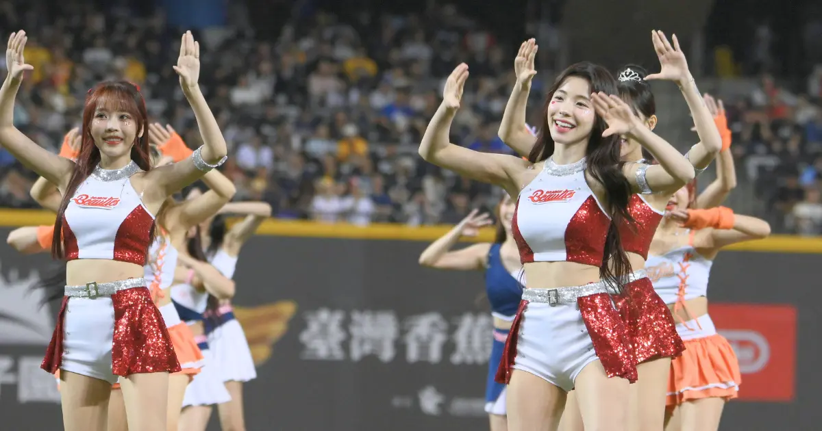 小龍女制服抄襲樂天？李恩菲喊冤曝細節：李多慧以韓國眼光設計的 | 娛樂 | NOWnews今日新聞