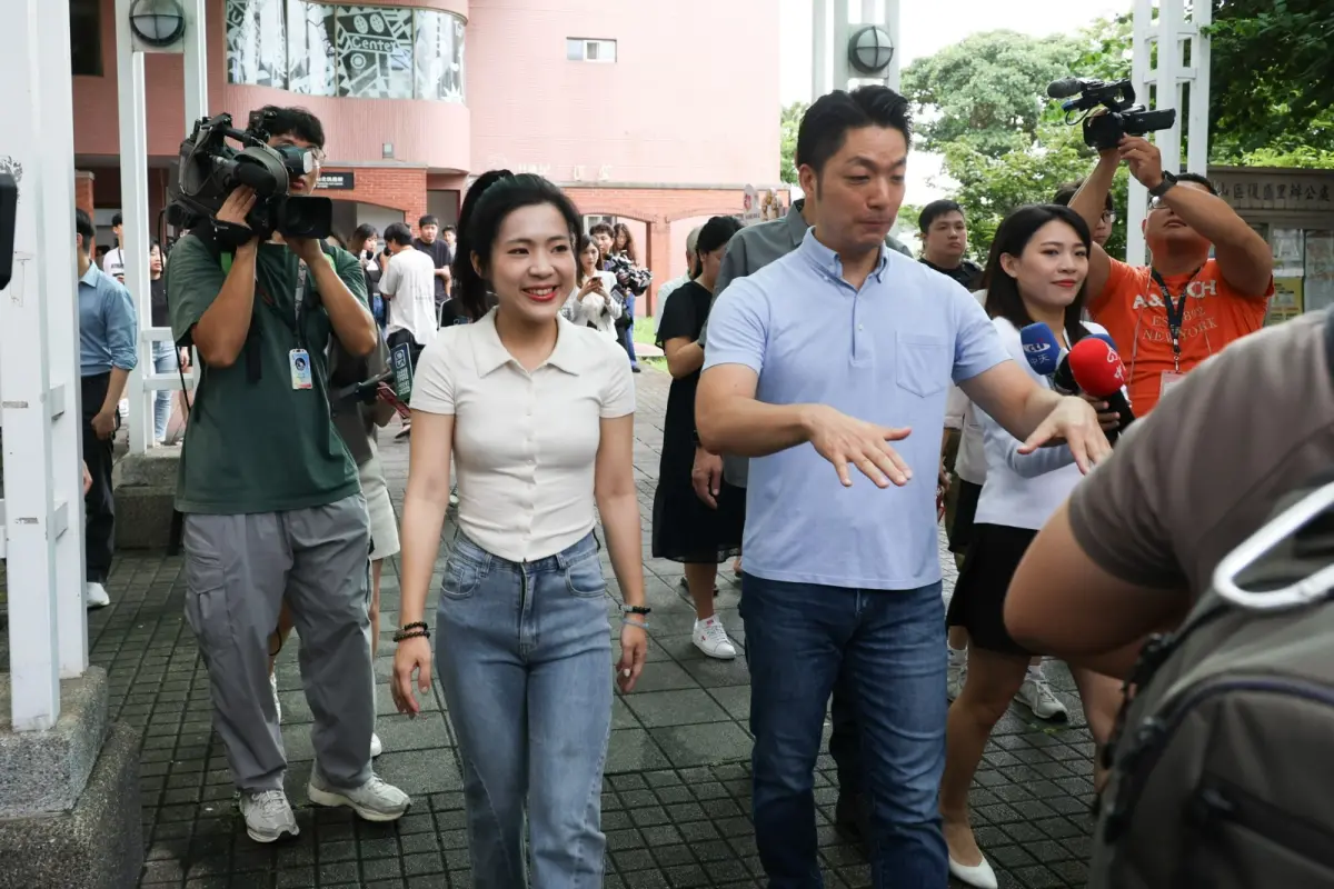 726大罷免／蔣萬安一早陪徐巧芯投票！徐：最想做的事情就是睡飽 | 政治快訊 | 要聞 | NOWnews今日新聞